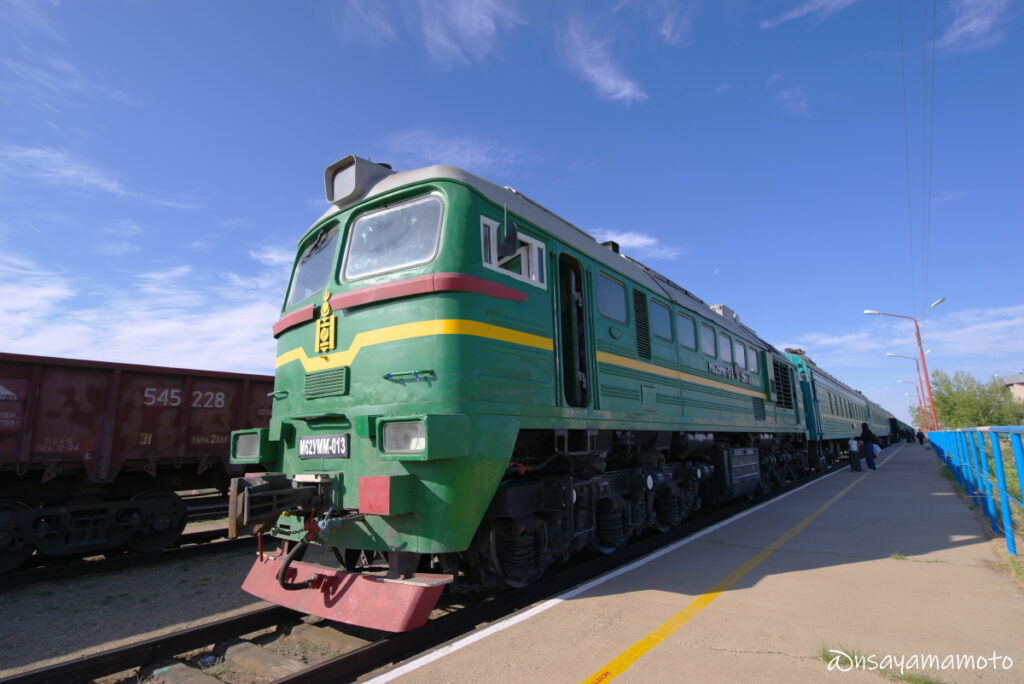 モンゴル鉄道 混成列車撮影 ボル ウンドル支線 2023 Bor-Undur - Geek Travel Inc.